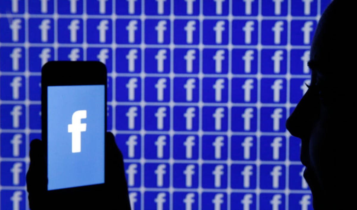 Facebook Employees Stage Virtual Revolt Against CEO Zuckerberg’s ...