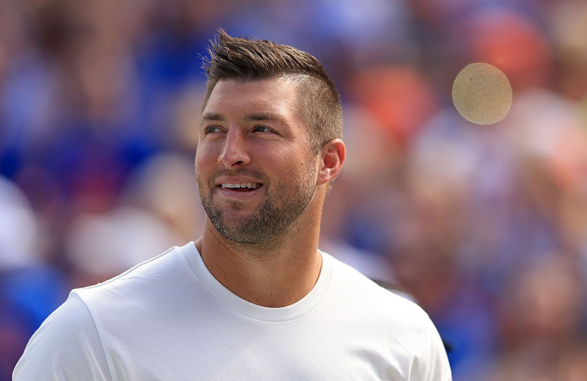 ‘I Don’t Understand The Outrage’: NFL Tight End Defends Tim Tebow’s ...