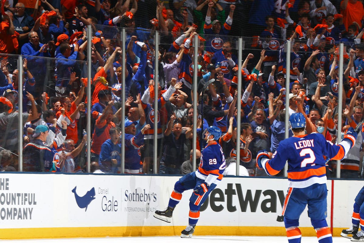 WATCH: Raucous New York Islanders Fans Sing The National Anthem | The ...