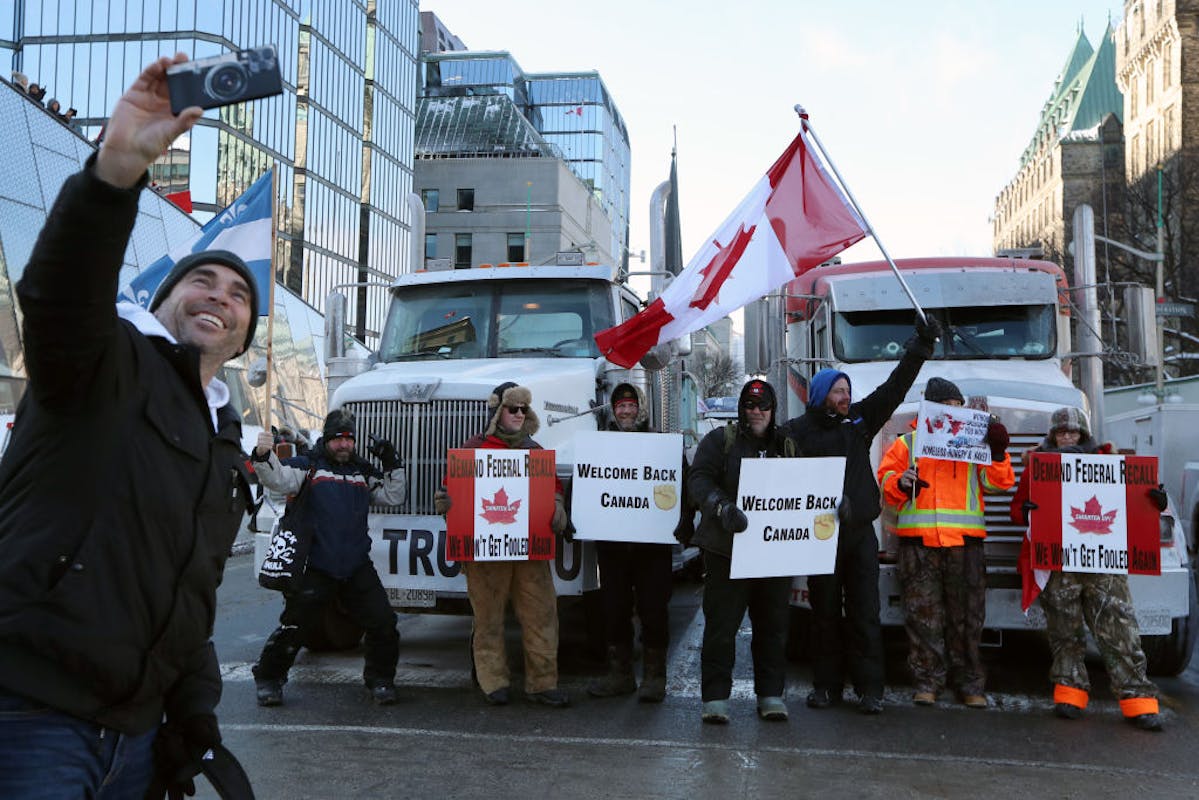 Second Trucker Protest Convoy Blocks Canada U S Border Police