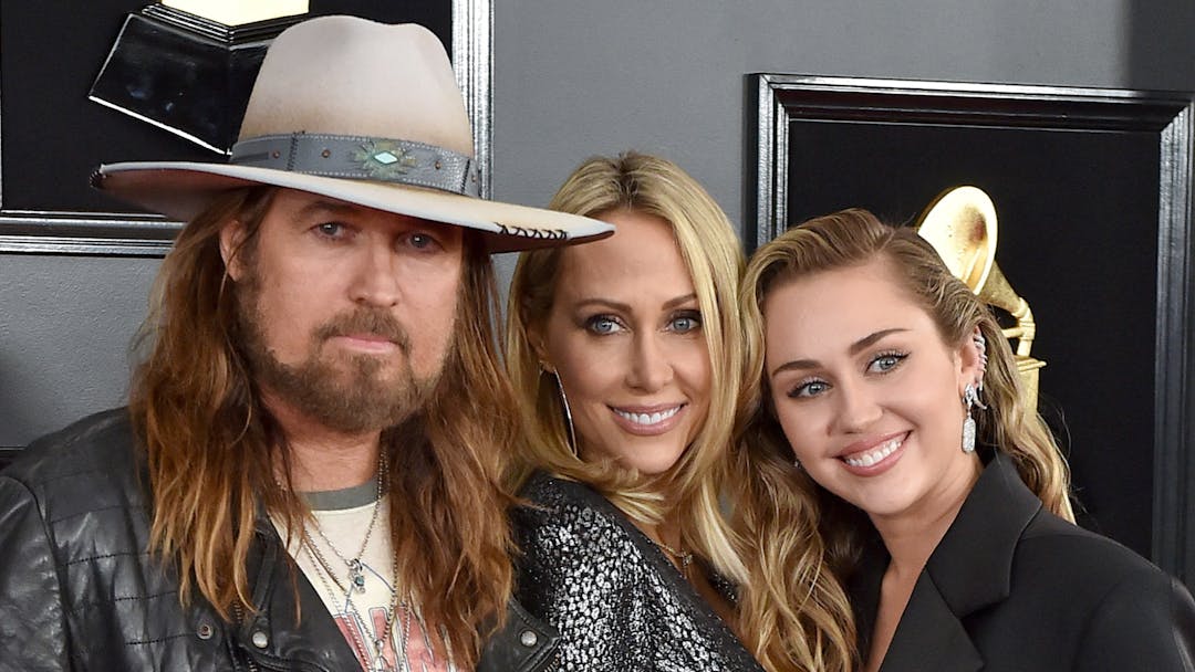Report Miley Cyrus Mom Files For Divorce From Billy Ray After Nearly 30 Years Of Marriage Again