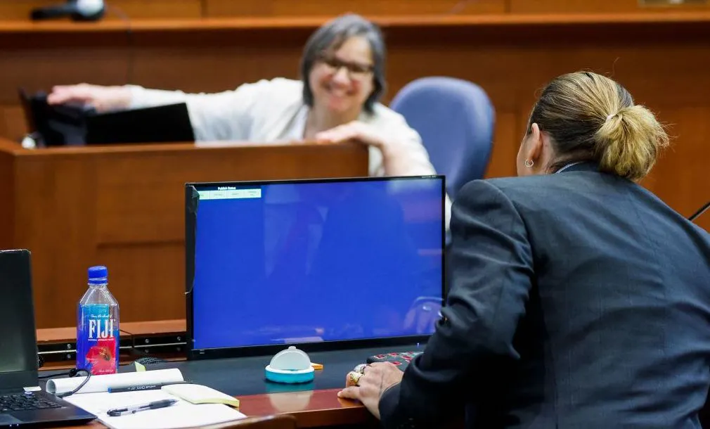 Depp/Heard Court Stenographer Tells Story Behind Hug With Johnny Depp ...