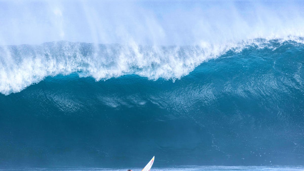 WATCH: Massive Waves Crash Wedding In Hawaii, Smash Over Two-Story ...