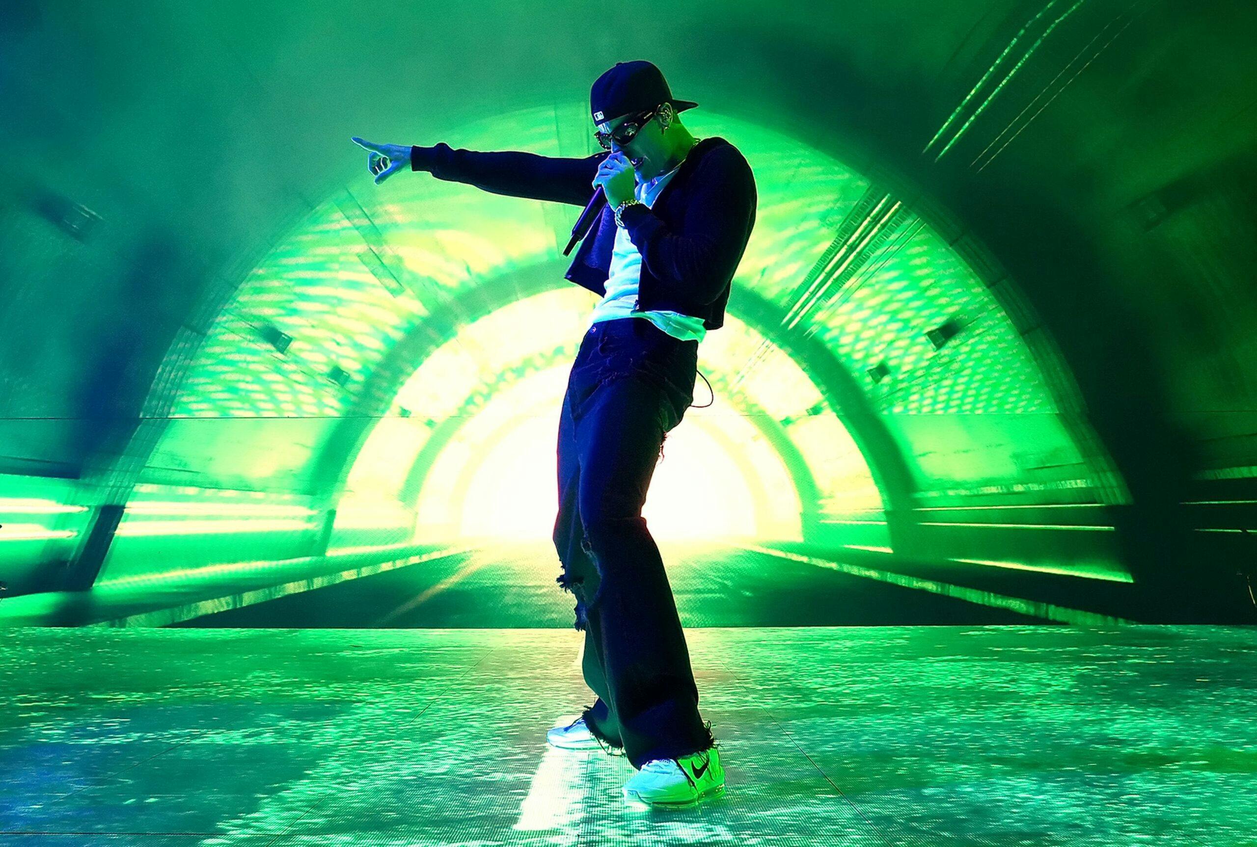 Justin Bieber Accused Of Heil Hitler Salute And Goose Stepping Onstage ...