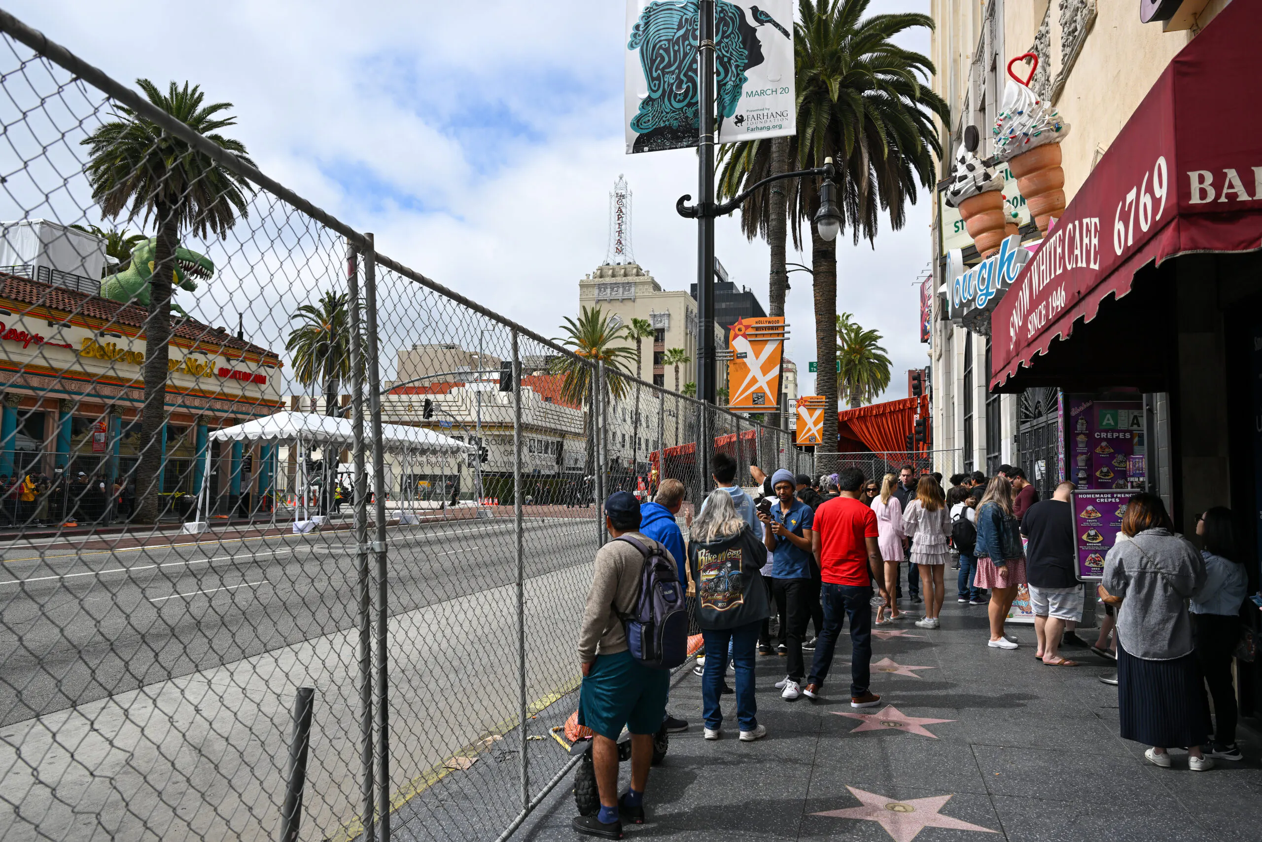 Hollywood Erects Walls With Armed Security To Keep Stars Free Of LA ...