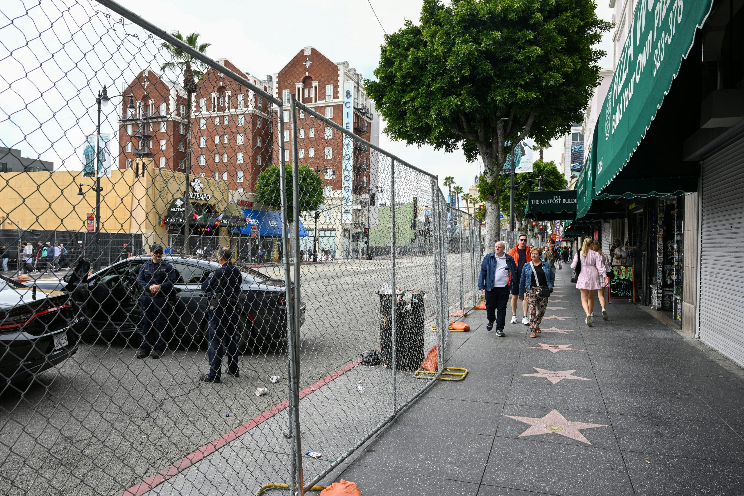 Hollywood Erects Walls With Armed Security To Keep Stars Free Of LA ...