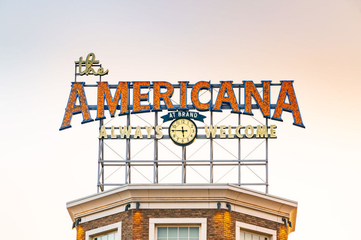 At Least 30 Thieves Rob $300K In Merch From Upscale California Fashion ...