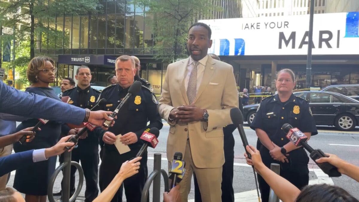 Gunman Allegedly Kills 1 Person In Atlanta Bus Hijacking Hours After ...