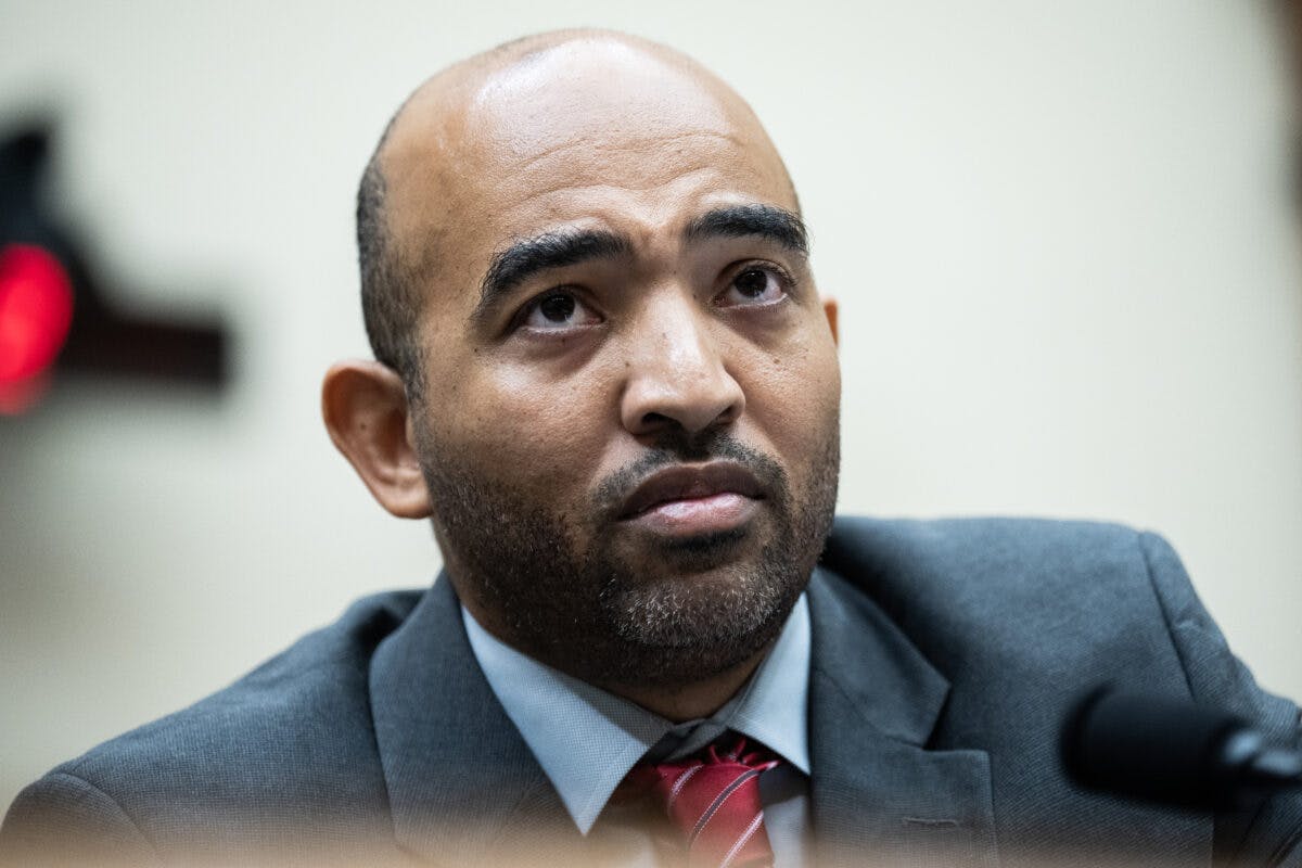 FBI Reinstates Security Clearance Of Agent Who Passed On Info That ...